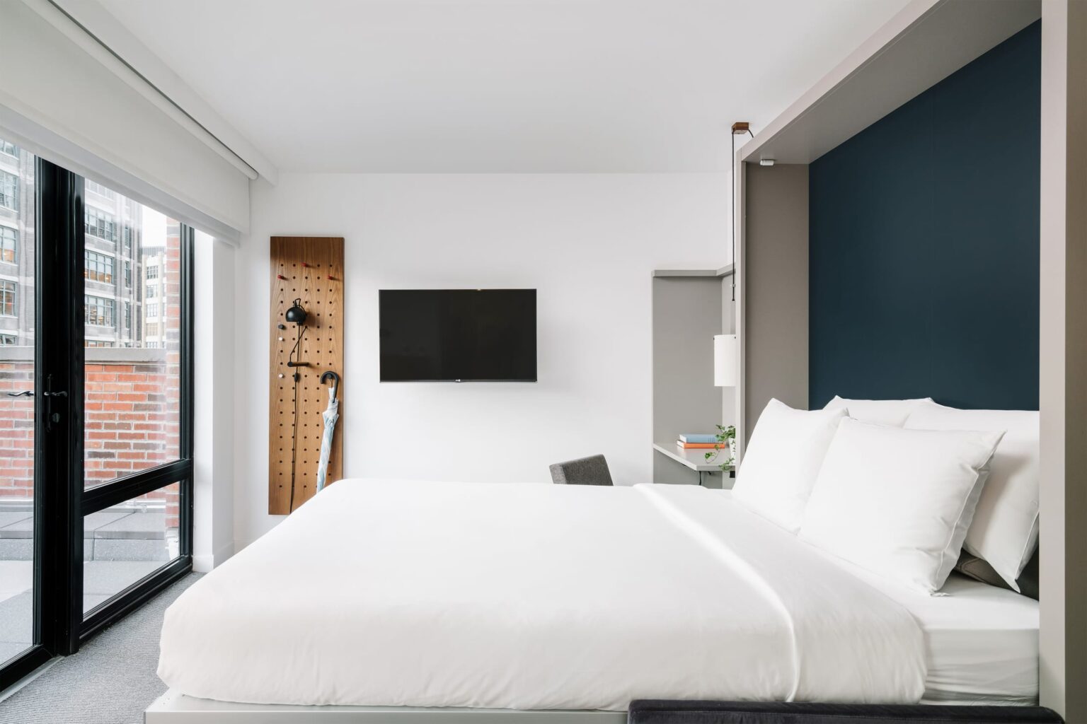 Courtyard Queen Hotel Room in SoHo, NYC | Arlo SoHo Hotel