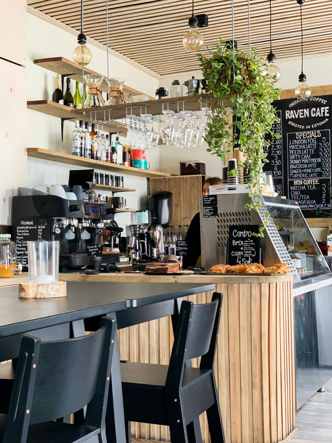 A Foodie’s Guide to SoHo: From Gourmet Bites to Hidden Cafés - Arlo SoHo