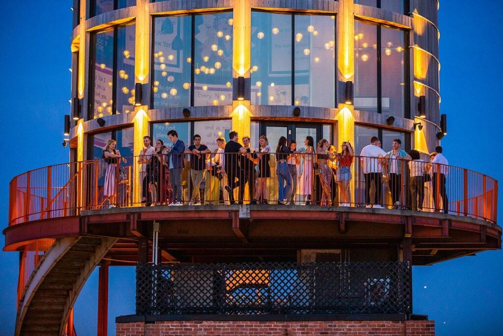 Brooklyn Restaurants, Bars, & Rooftop | Arlo Williamsburg